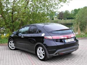Black Honda Civic 2011 in Riga, with an engine capacity of 1.80 L and mileage of 203 thousand km for 3350 €, photo 4 on AUTOMOTO.COM.LV