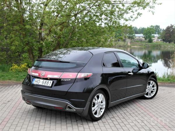 Черный Хонда Цивик 2011 в Рига, объемом двигателя 1.80 л и пробегом 203 тыс. км за 3350 €, фото 4 на AUTOMOTO.COM.LV