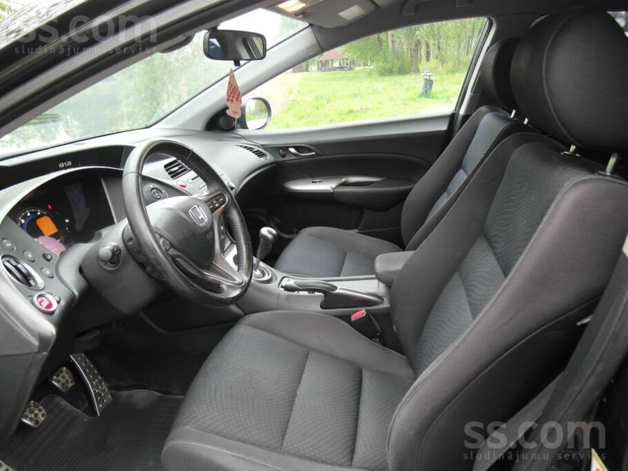 Black Honda Civic 2011 in Riga, with an engine capacity of 1.80 L and mileage of 203 thousand km for 3350 €, photo 7 on AUTOMOTO.COM.LV