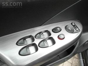 Black Honda Civic 2011 in Riga, with an engine capacity of 1.80 L and mileage of 203 thousand km for 3350 €, photo 9 on AUTOMOTO.COM.LV