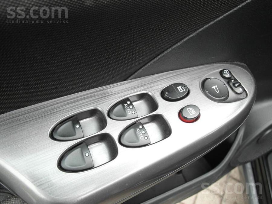 Black Honda Civic 2011 in Riga, with an engine capacity of 1.80 L and mileage of 203 thousand km for 3350 €, photo 9 on AUTOMOTO.COM.LV