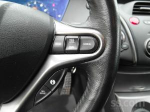 Black Honda Civic 2011 in Riga, with an engine capacity of 1.80 L and mileage of 203 thousand km for 3350 €, photo 13 on AUTOMOTO.COM.LV