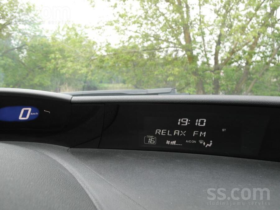 Black Honda Civic 2011 in Riga, with an engine capacity of 1.80 L and mileage of 203 thousand km for 3350 €, photo 15 on AUTOMOTO.COM.LV