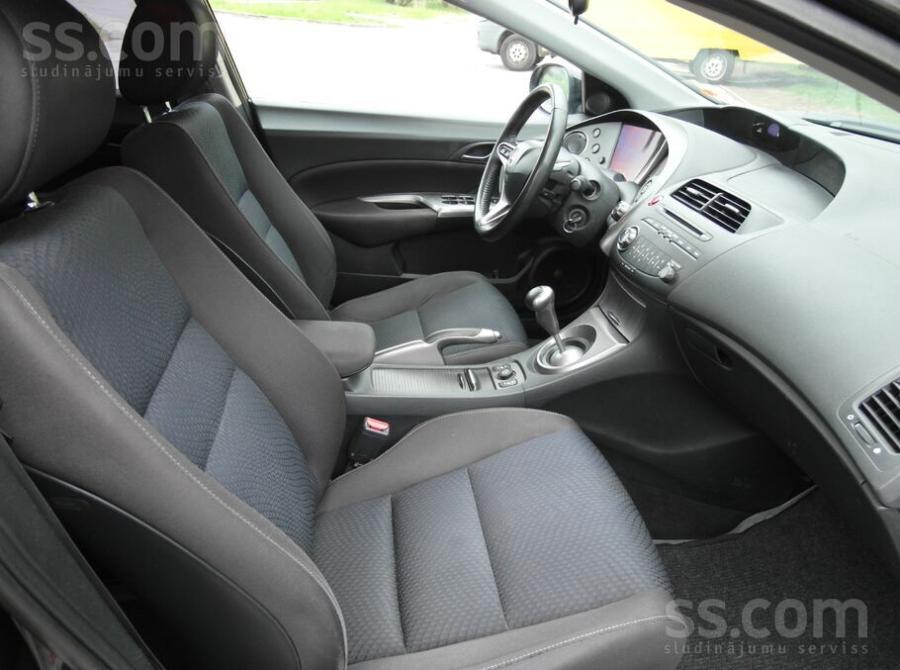 Black Honda Civic 2011 in Riga, with an engine capacity of 1.80 L and mileage of 203 thousand km for 3350 €, photo 21 on AUTOMOTO.COM.LV