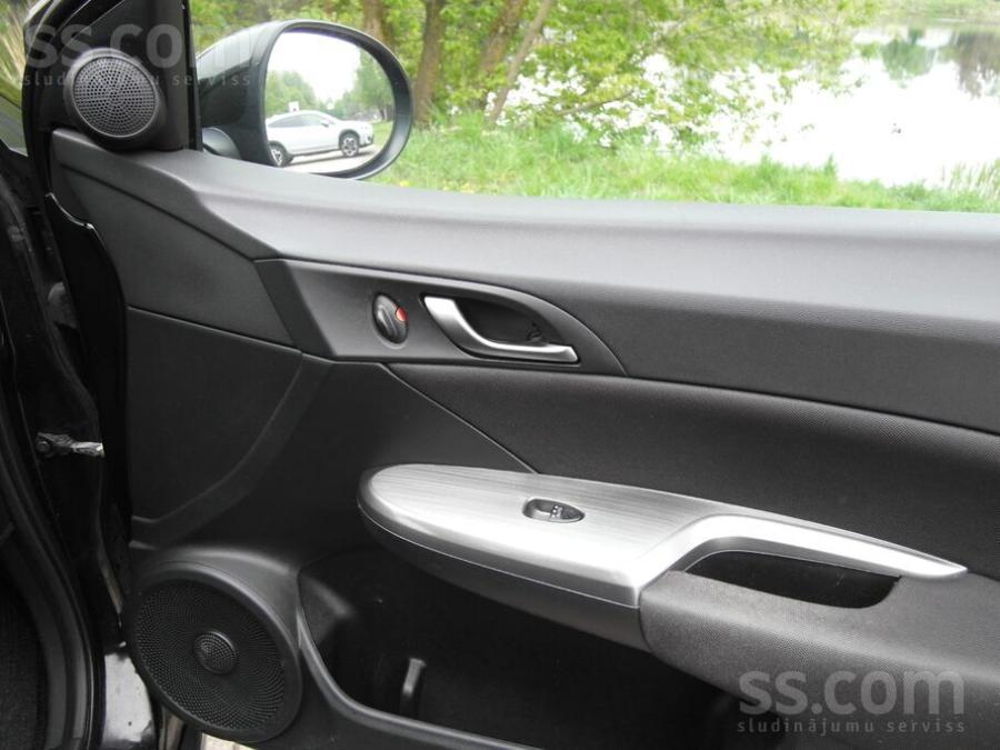 Black Honda Civic 2011 in Riga, with an engine capacity of 1.80 L and mileage of 203 thousand km for 3350 €, photo 22 on AUTOMOTO.COM.LV