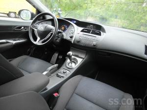 Black Honda Civic 2011 in Riga, with an engine capacity of 1.80 L and mileage of 203 thousand km for 3350 €, photo 23 on AUTOMOTO.COM.LV