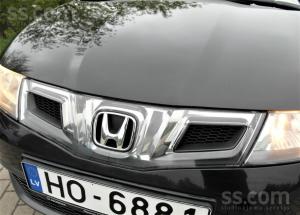Black Honda Civic 2011 in Riga, with an engine capacity of 1.80 L and mileage of 203 thousand km for 3350 €, photo 29 on AUTOMOTO.COM.LV