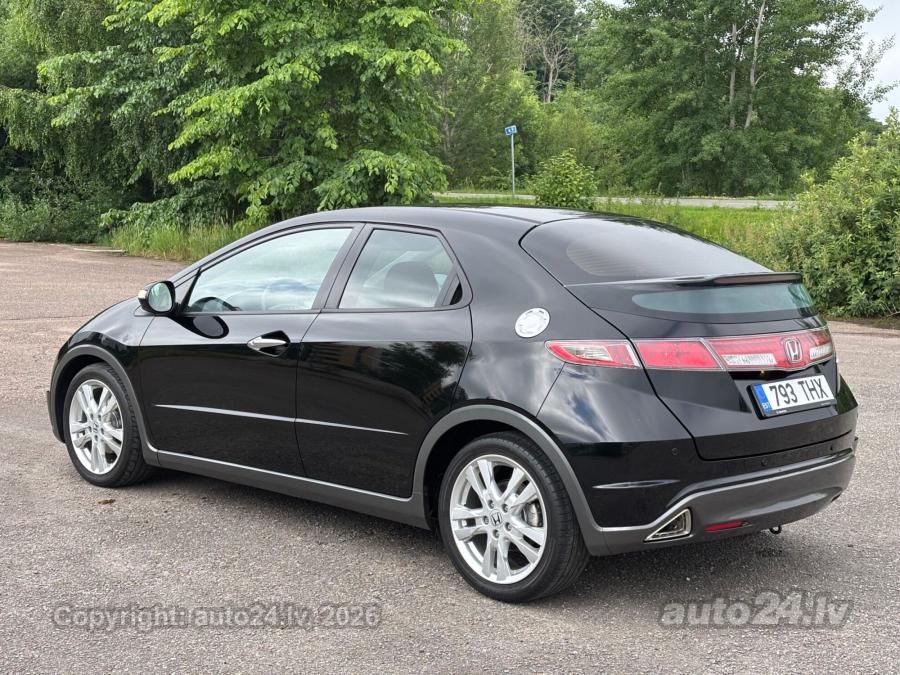 Melns Honda Civic 2011 Tallina, ar dzinēja tilpumu 1.80 L un nobraukumu 160 tūkst. km par 5490 €, foto 5 vietnē AUTOMOTO.COM.LV