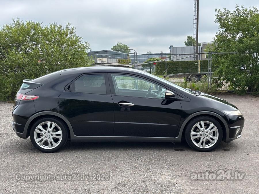Melns Honda Civic 2011 Tallina, ar dzinēja tilpumu 1.80 L un nobraukumu 160 tūkst. km par 5490 €, foto 8 vietnē AUTOMOTO.COM.LV