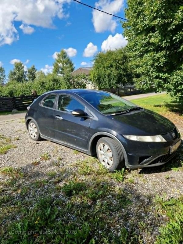 Melns Honda Civic 2011 Paide, ar dzinēja tilpumu 1.30 L un nobraukumu 356 tūkst. km par 1400 €, foto 5 vietnē AUTOMOTO.COM.LV