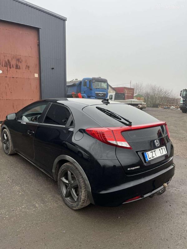 Melns Honda Civic 2012 Viļņa, ar dzinēja tilpumu 2.20 L un nobraukumu 246 tūkst. km par 6100 €, foto 3 vietnē AUTOMOTO.COM.LV