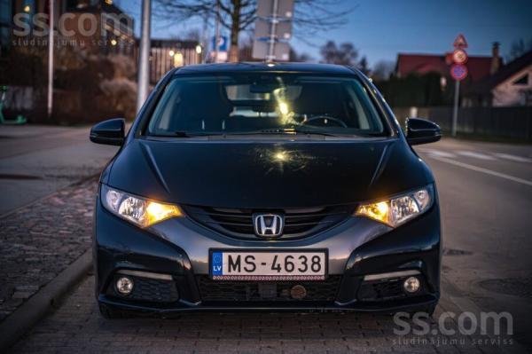 Black Honda Civic 2012 in Riga, with an engine capacity of 2.20 L and mileage of 0 thousand km for 4990 €, photo 2 on AUTOMOTO.COM.LV