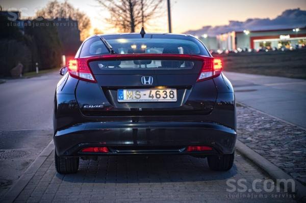 Black Honda Civic 2012 in Riga, with an engine capacity of 2.20 L and mileage of 0 thousand km for 4990 €, photo 5 on AUTOMOTO.COM.LV