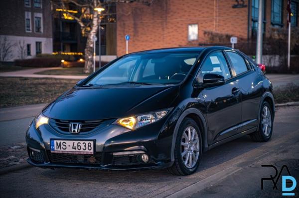Black Honda Civic 2012 in Riga, with an engine capacity of 2.20 L and mileage of 298 thousand km for 4990 €, photo 1 on AUTOMOTO.COM.LV