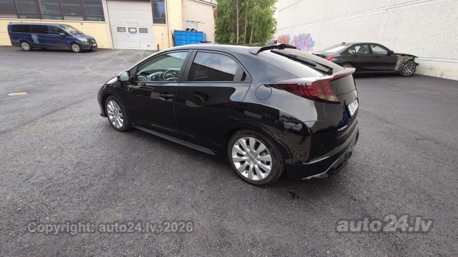 Black Honda Civic 2012 in Tallinn, with an engine capacity of 1.80 L and mileage of 134 thousand km for 9000 €, photo 3 on AUTOMOTO.COM.LV