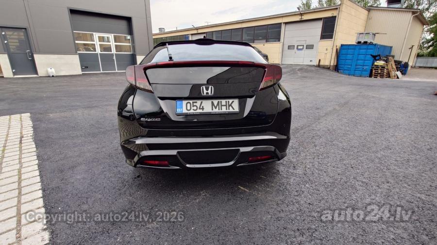 Black Honda Civic 2012 in Tallinn, with an engine capacity of 1.80 L and mileage of 134 thousand km for 9000 €, photo 5 on AUTOMOTO.COM.LV