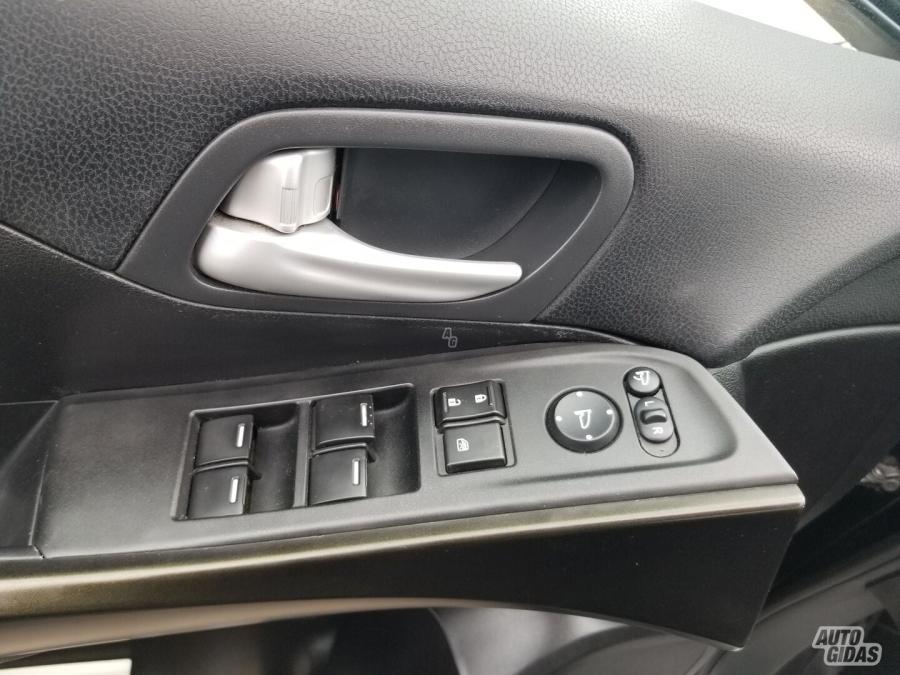 Black Honda Civic 2012 in Kaunas, with an engine capacity of 2.20 L and mileage of 273 thousand km for 3999 €, photo 12 on AUTOMOTO.COM.LV