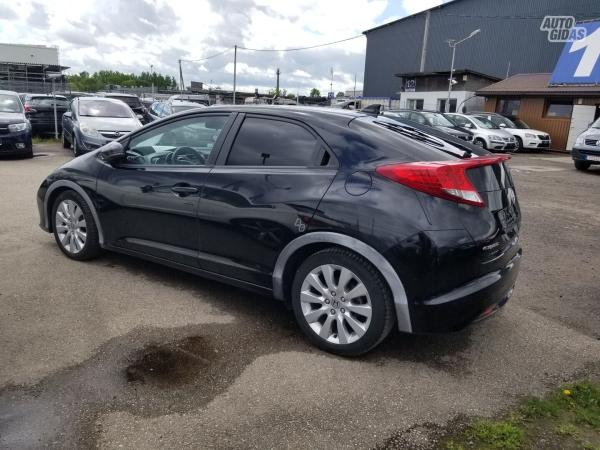 Black Honda Civic 2012 in Kaunas, with an engine capacity of 2.20 L and mileage of 273 thousand km for 3999 €, photo 4 on AUTOMOTO.COM.LV