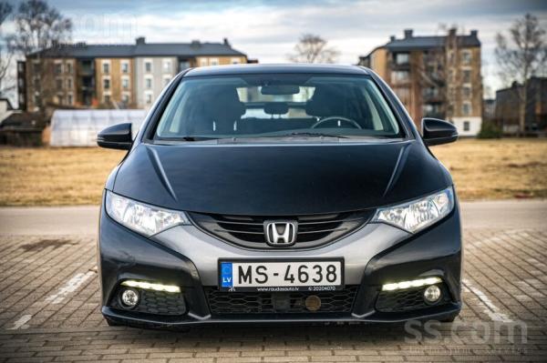 Black Honda Civic 2012 in Riga, with an engine capacity of 2.20 L and mileage of 0 thousand km for 4990 €, photo 2 on AUTOMOTO.COM.LV