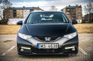 Black Honda Civic 2012 in Riga, with an engine capacity of 2.20 L and mileage of 0 thousand km for 4990 €, photo 3 on AUTOMOTO.COM.LV