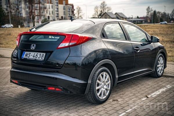 Black Honda Civic 2012 in Riga, with an engine capacity of 2.20 L and mileage of 0 thousand km for 4990 €, photo 4 on AUTOMOTO.COM.LV