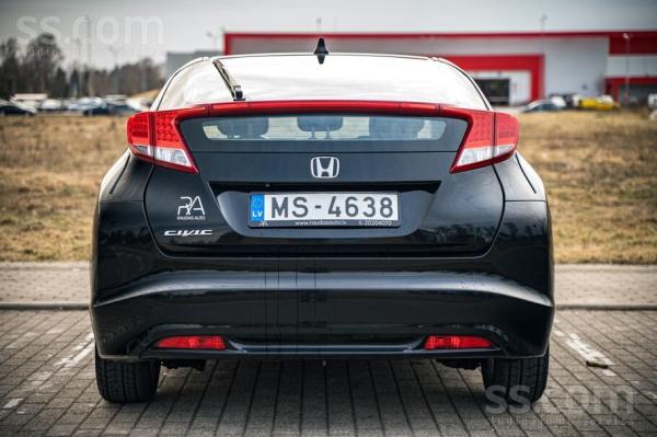 Black Honda Civic 2012 in Riga, with an engine capacity of 2.20 L and mileage of 0 thousand km for 4990 €, photo 5 on AUTOMOTO.COM.LV