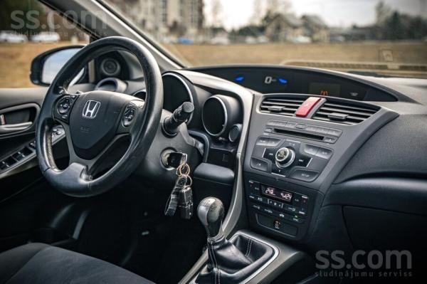 Black Honda Civic 2012 in Riga, with an engine capacity of 2.20 L and mileage of 0 thousand km for 4990 €, photo 7 on AUTOMOTO.COM.LV