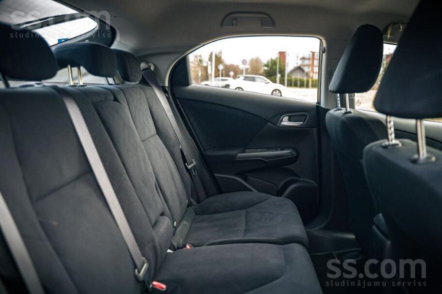 Black Honda Civic 2012 in Riga, with an engine capacity of 2.20 L and mileage of 0 thousand km for 4990 €, photo 9 on AUTOMOTO.COM.LV