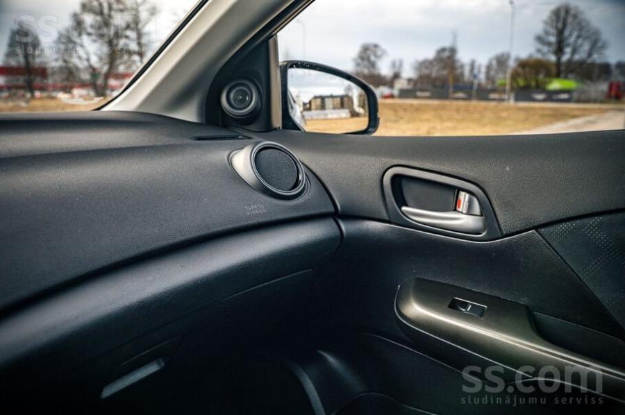 Black Honda Civic 2012 in Riga, with an engine capacity of 2.20 L and mileage of 0 thousand km for 4990 €, photo 18 on AUTOMOTO.COM.LV