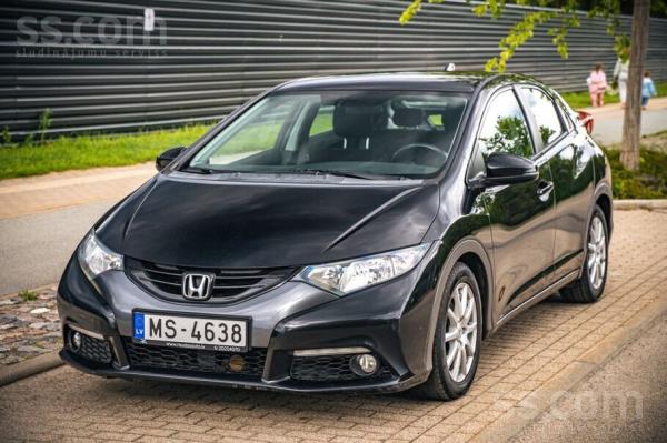 Black Honda Civic 2012 in Riga, with an engine capacity of 2.20 L and mileage of 298 thousand km for 4990 €, photo 1 on AUTOMOTO.COM.LV