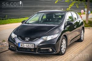 Black Honda Civic 2012 in Riga, with an engine capacity of 2.20 L and mileage of 298 thousand km for 4990 €, photo 1 on AUTOMOTO.COM.LV