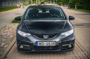 Black Honda Civic 2012 in Riga, with an engine capacity of 2.20 L and mileage of 298 thousand km for 4990 €, photo 3 on AUTOMOTO.COM.LV