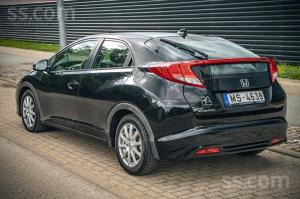 Black Honda Civic 2012 in Riga, with an engine capacity of 2.20 L and mileage of 298 thousand km for 4990 €, photo 7 on AUTOMOTO.COM.LV
