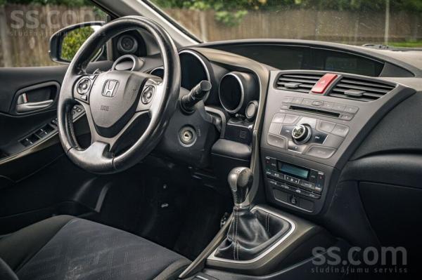 Black Honda Civic 2012 in Riga, with an engine capacity of 2.20 L and mileage of 298 thousand km for 4990 €, photo 7 on AUTOMOTO.COM.LV