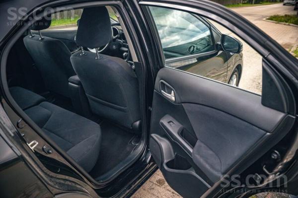 Black Honda Civic 2012 in Riga, with an engine capacity of 2.20 L and mileage of 298 thousand km for 4990 €, photo 10 on AUTOMOTO.COM.LV