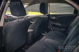 Black Honda Civic 2012 in Riga, with an engine capacity of 2.20 L and mileage of 298 thousand km for 4990 €, photo 14 on AUTOMOTO.COM.LV