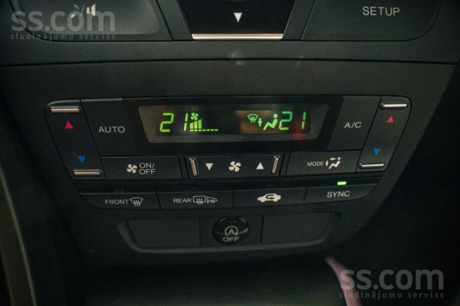 Black Honda Civic 2012 in Riga, with an engine capacity of 2.20 L and mileage of 298 thousand km for 4990 €, photo 15 on AUTOMOTO.COM.LV