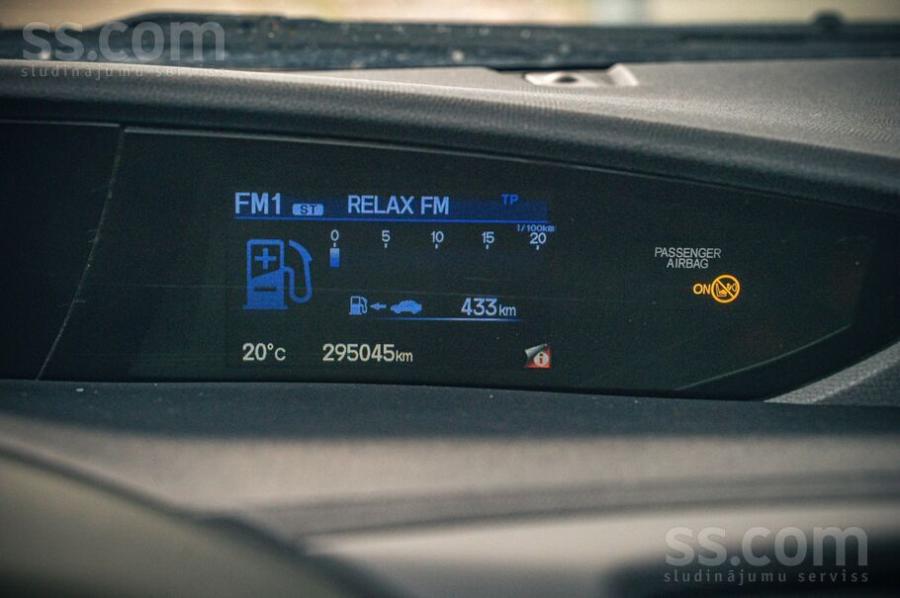 Black Honda Civic 2012 in Riga, with an engine capacity of 2.20 L and mileage of 298 thousand km for 4990 €, photo 18 on AUTOMOTO.COM.LV