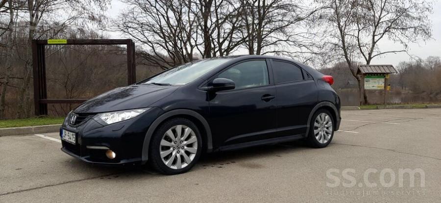 Black Honda Civic 2012 in Riga, with an engine capacity of 2.20 L and mileage of 303 thousand km for 4800 €, photo 1 on AUTOMOTO.COM.LV