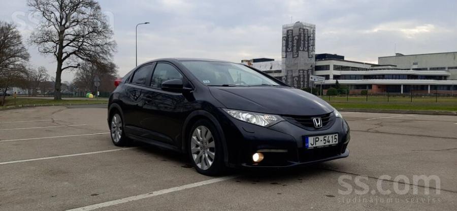 Black Honda Civic 2012 in Riga, with an engine capacity of 2.20 L and mileage of 303 thousand km for 4800 €, photo 3 on AUTOMOTO.COM.LV