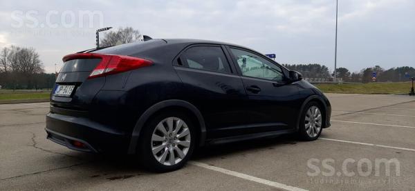 Melns Honda Civic 2012 Rīga, ar dzinēja tilpumu 2.20 L un nobraukumu 303 tūkst. km par 4800 €, foto 3 vietnē AUTOMOTO.COM.LV