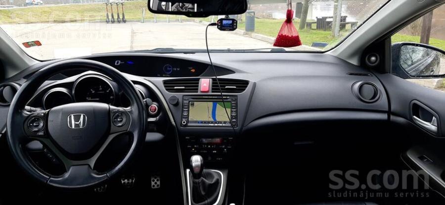 Black Honda Civic 2012 in Riga, with an engine capacity of 2.20 L and mileage of 303 thousand km for 4800 €, photo 11 on AUTOMOTO.COM.LV
