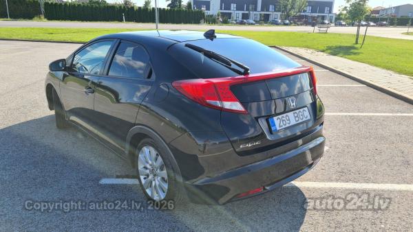 Melns Honda Civic 2012 Tallina, ar dzinēja tilpumu 1.80 L un nobraukumu 240 tūkst. km par 6500 €, foto 4 vietnē AUTOMOTO.COM.LV