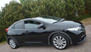 Black Honda Civic 2012 in Klaipeda, with an engine capacity of 2.20 L and mileage of 235 thousand km for 5850 €, photo 3 on AUTOMOTO.COM.LV