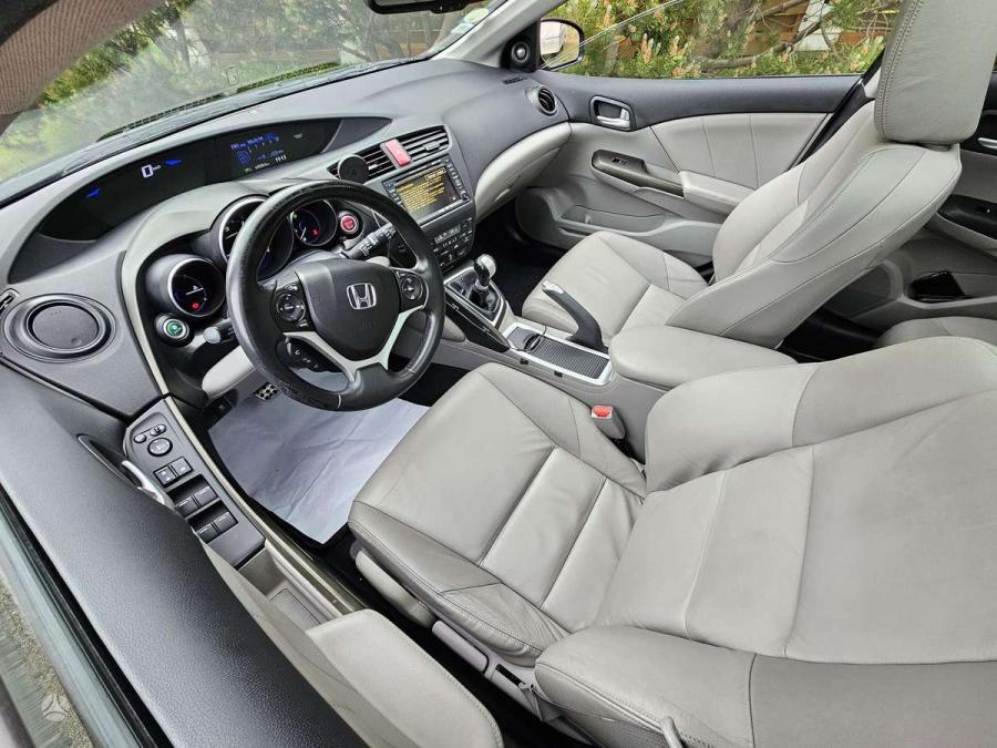 Black Honda Civic 2012 in Klaipeda, with an engine capacity of 2.20 L and mileage of 235 thousand km for 5850 €, photo 14 on AUTOMOTO.COM.LV