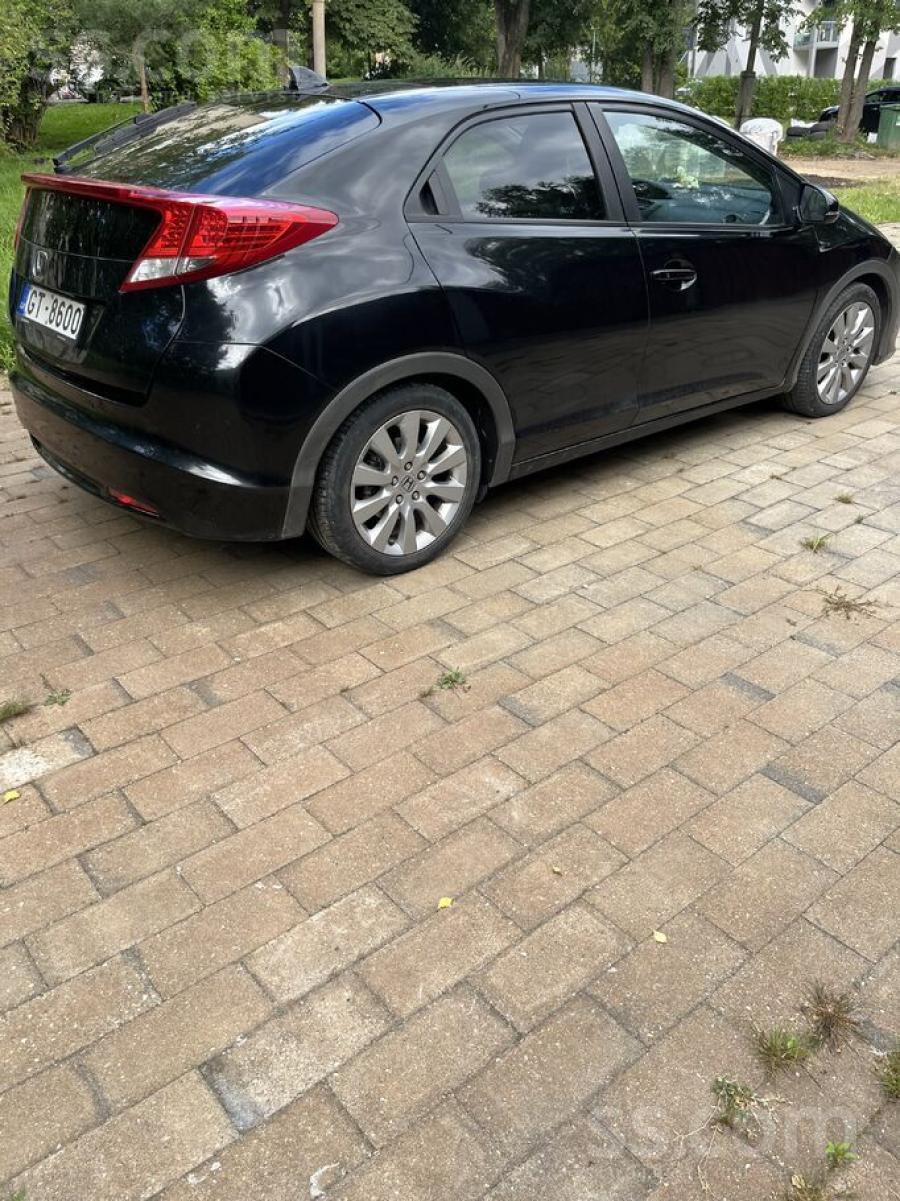 Melns Honda Civic 2012 Rīga, ar dzinēja tilpumu 1.80 L un nobraukumu 221 tūkst. km par 5700 €, foto 4 vietnē AUTOMOTO.COM.LV