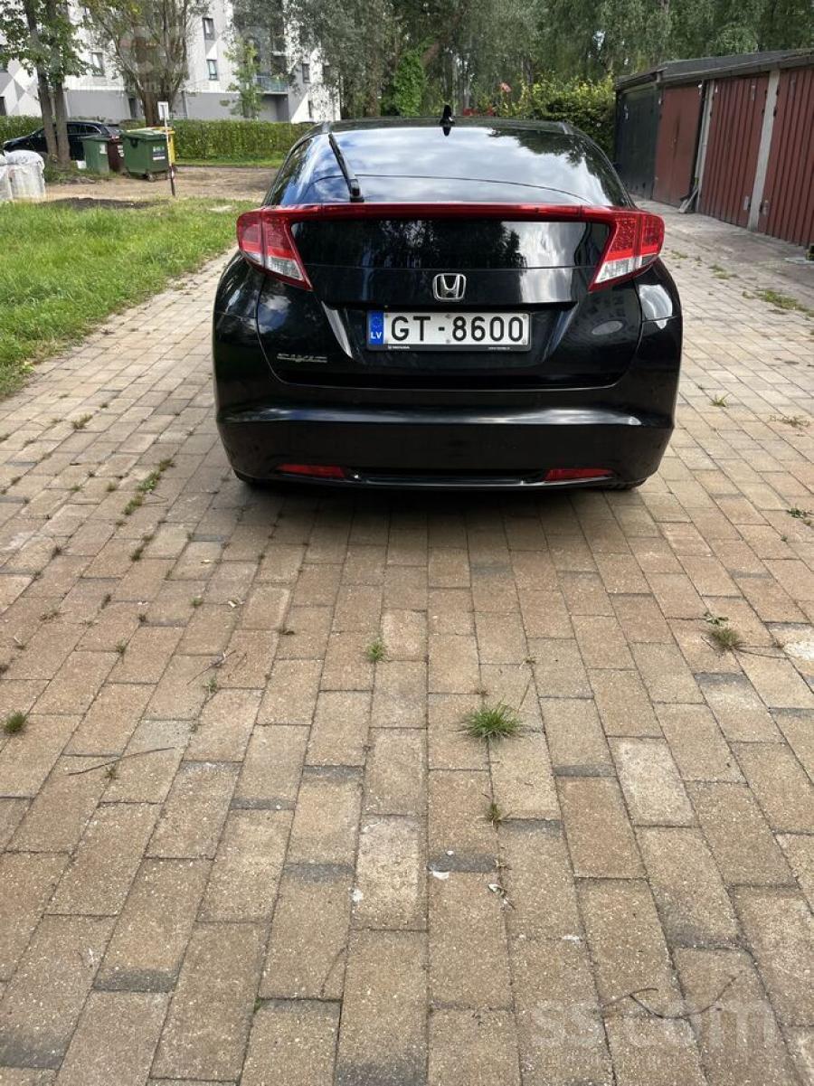 Melns Honda Civic 2012 Rīga, ar dzinēja tilpumu 1.80 L un nobraukumu 221 tūkst. km par 5700 €, foto 3 vietnē AUTOMOTO.COM.LV