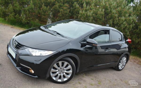 Black Honda Civic 2012 in Klaipeda, with an engine capacity of 2.20 L and mileage of 235 thousand km for 5650 €, photo 3 on AUTOMOTO.COM.LV