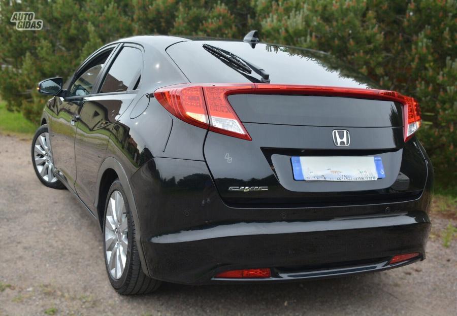 Black Honda Civic 2012 in Klaipeda, with an engine capacity of 2.20 L and mileage of 235 thousand km for 5650 €, photo 9 on AUTOMOTO.COM.LV