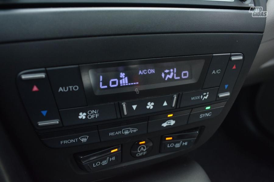 Black Honda Civic 2012 in Klaipeda, with an engine capacity of 2.20 L and mileage of 235 thousand km for 5650 €, photo 17 on AUTOMOTO.COM.LV